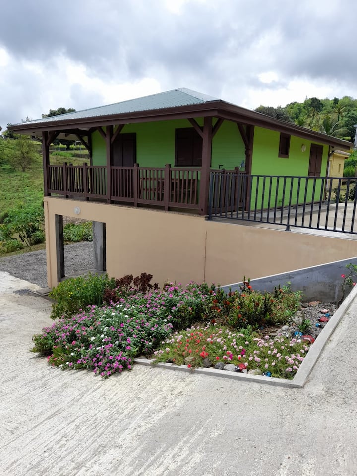 Maisonnette Dans Les Hauteurs Du Carbet - 馬丁尼克