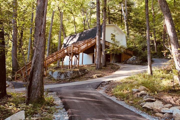 High On The Hill - In Town Highlands - Highlands