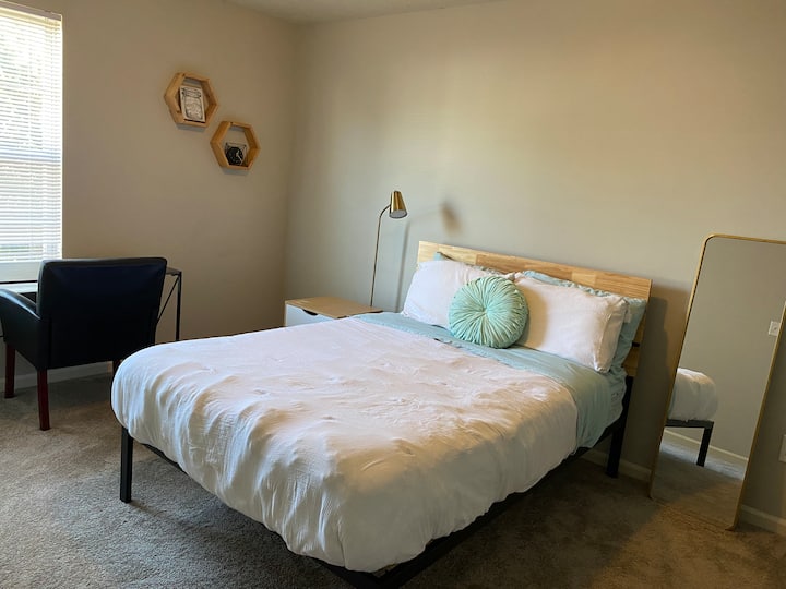 Comfy And Clean Private Room - Kokomo, IN