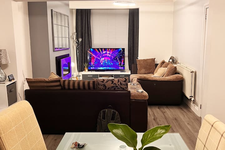Cheerful 2 Bedroom House , - Warrington