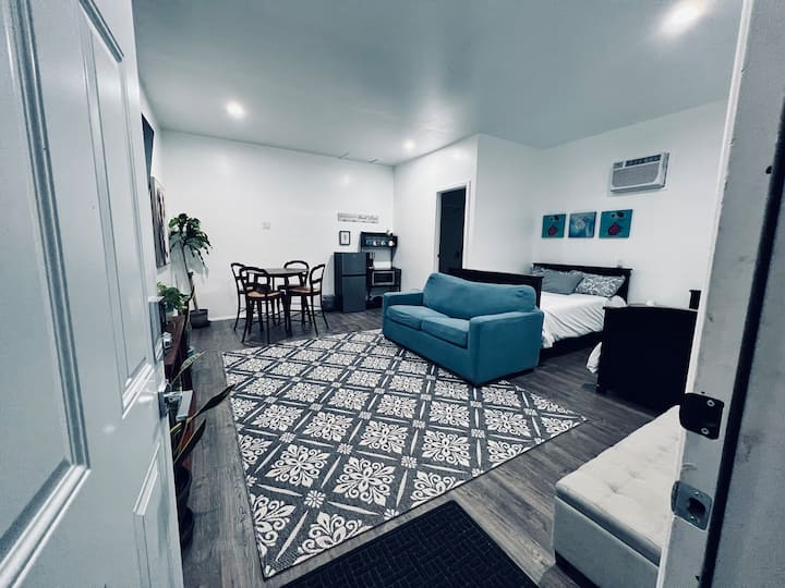 La Studio Centrally Located - 콤프턴