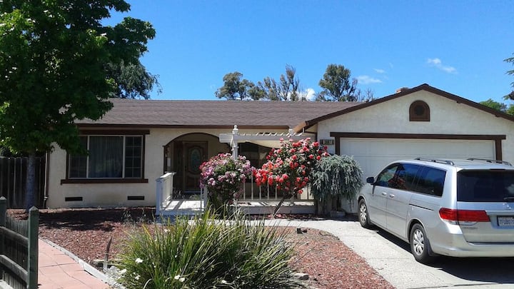Comfortable 4bd/2ba Home In Pleasanton, Bart To Sf - 普萊森頓