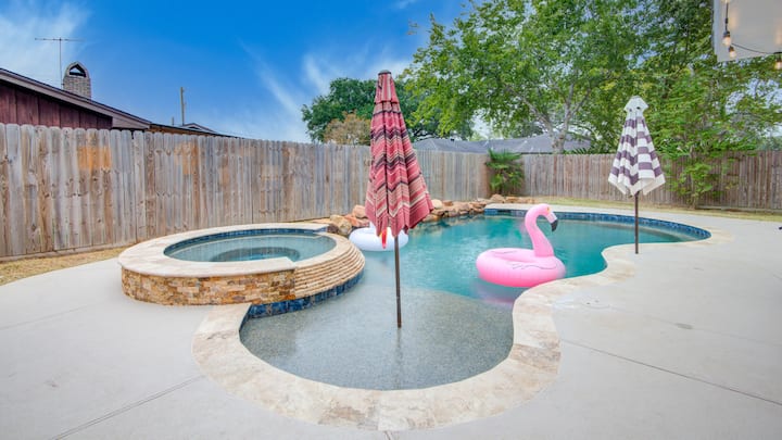 Pool • Hot Tub • King Bed • Serene And Modern Home - University of Texas, Houston