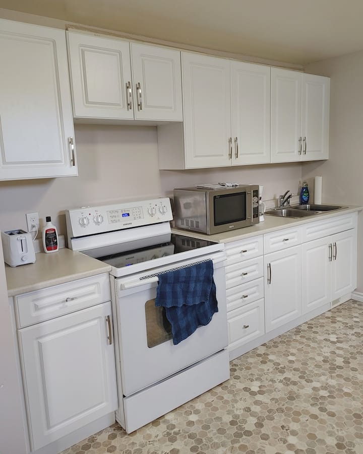 Country Room, Private Room In A Shared Suite - Westlock