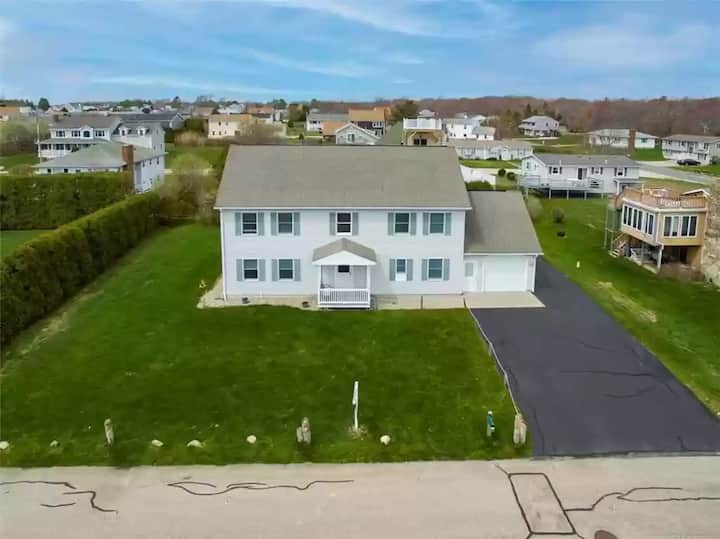 4br Oceanside Escape W/ Optional Inlaw Suite - Narragansett, RI