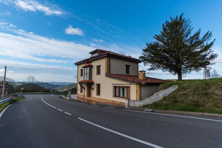 Casa De Aldea Reformada En 2010. - Villaviciosa