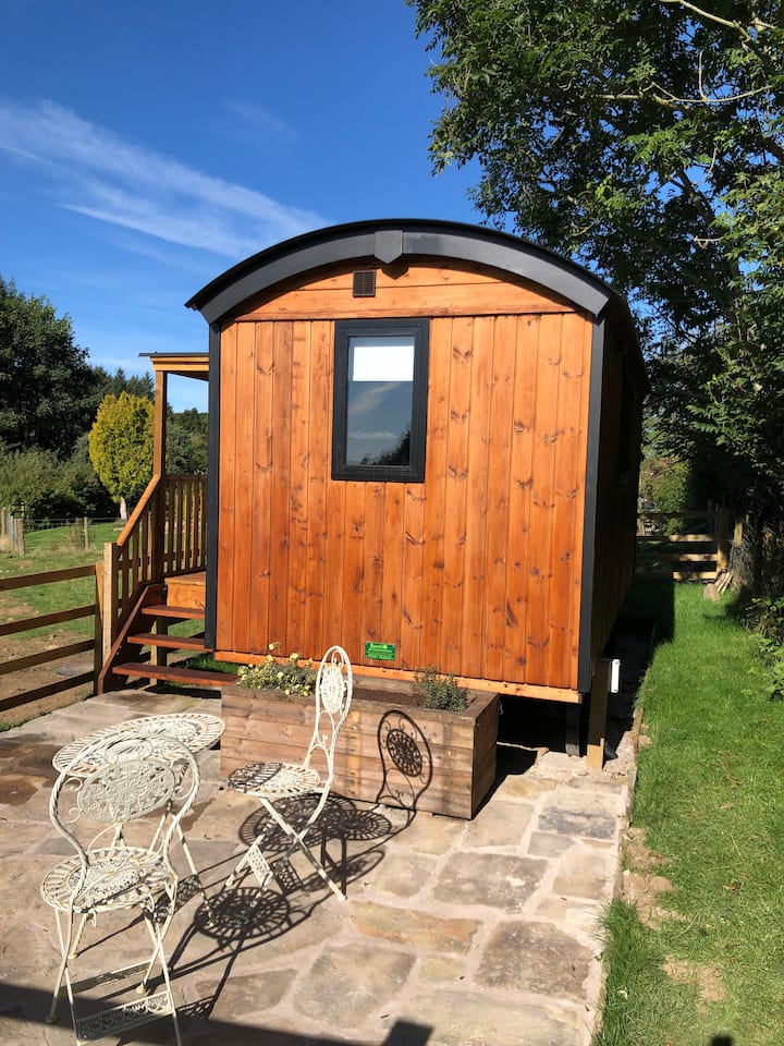 Idyllic Dales Shepherd’s Hut - Settle