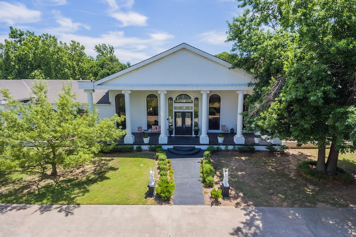 Lewcy Manor Mansion On Lake Overholser - Oklahoma City, OK