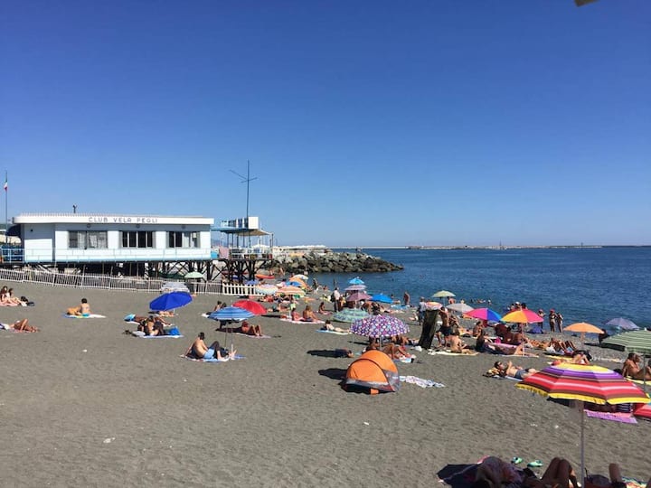 Genova Pegli Vicino Al Lungomare - Génova