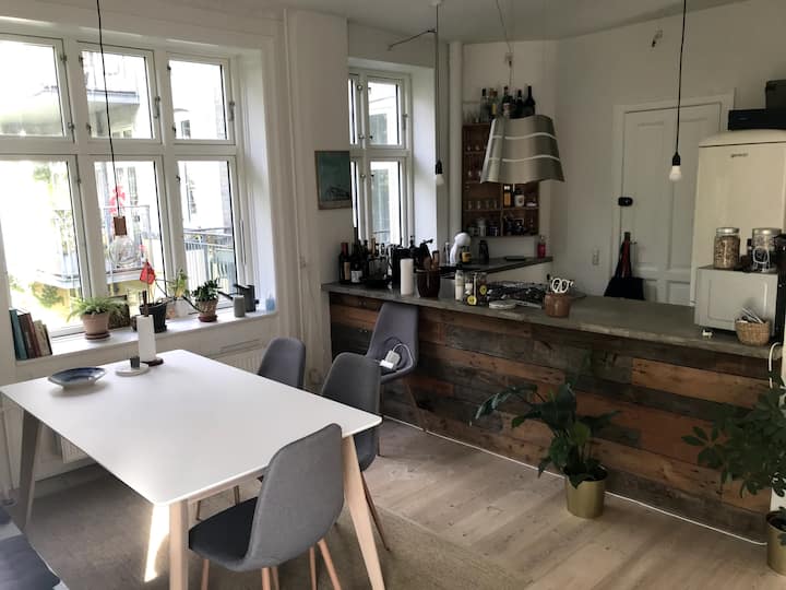 Bright And Spacious Apartment In Vesterbro - Copenhaga