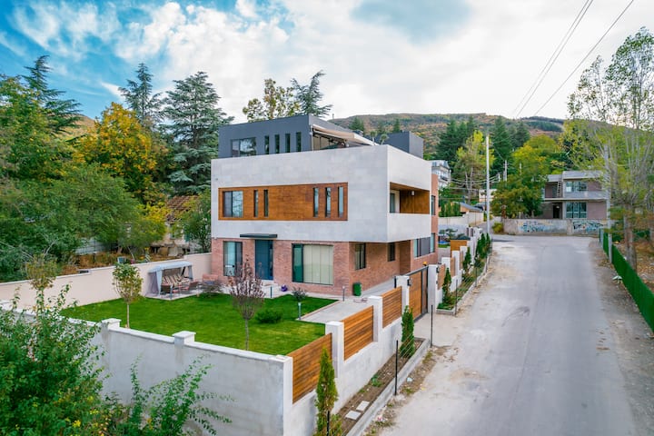 Luxury 8-bedroom Villa With Pool - Tbilisi