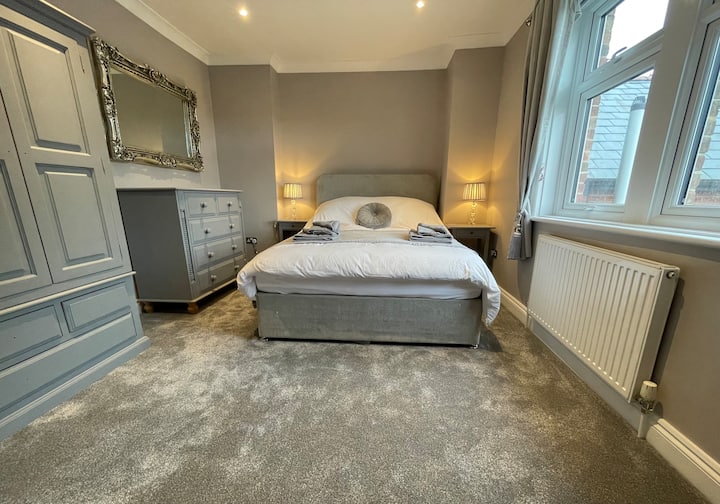 Luxury 3 Bed Above Popular Pub, Near Beaches - Bournemouth