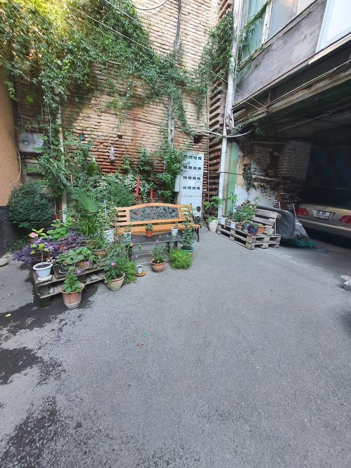 Внутренний двор - Tbilisi