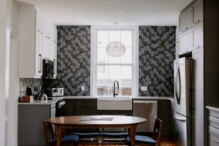 Historic, Fully Renovated Downtown Home - Kingston