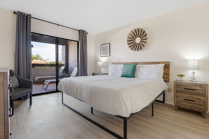 Stellar Scottsdale Condo W/balcony - Scottsdale, AZ
