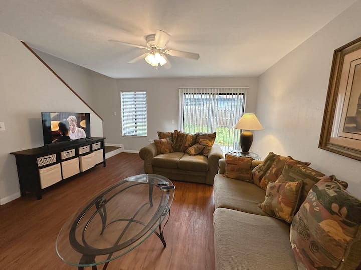 Cute 2 Bed/1.5 Bath Centrally Located, Pool! - ゲインズビル, FL