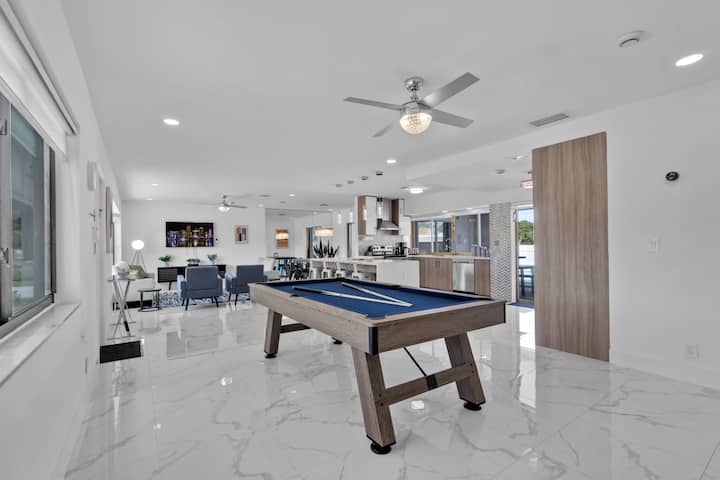 Large Corner Home With Pool Table & Private Pool - Hollywood, FL