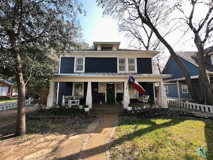 Spacious Downtown Historic Home - Denton, TX