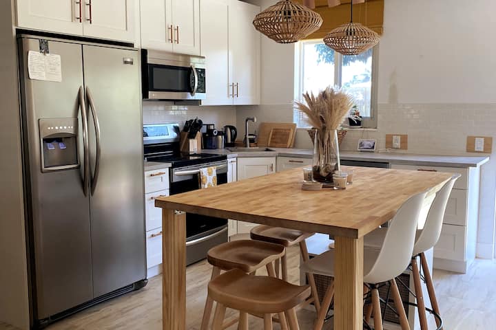 Mango House - Pompano Beach, FL