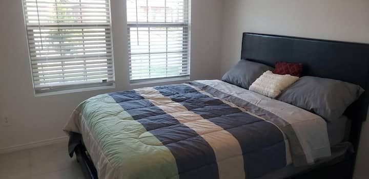 Spacious Open Concept And A Glorious Place To Stay - Ennis, TX