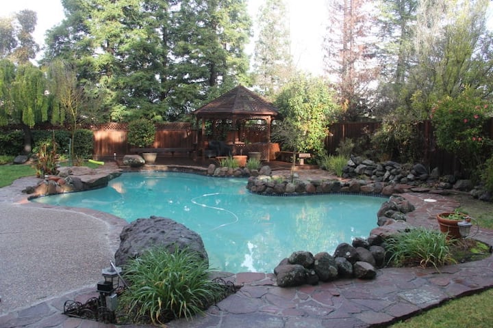 Resort-like Home With 3 Bedrooms And 4 Bathrooms - San Ramón, CA
