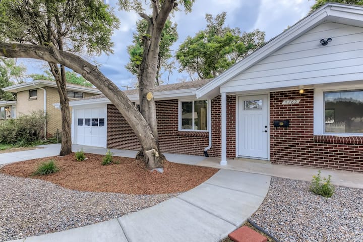 West Of Denver, Cozy Brick Home - Wheat Ridge, CO