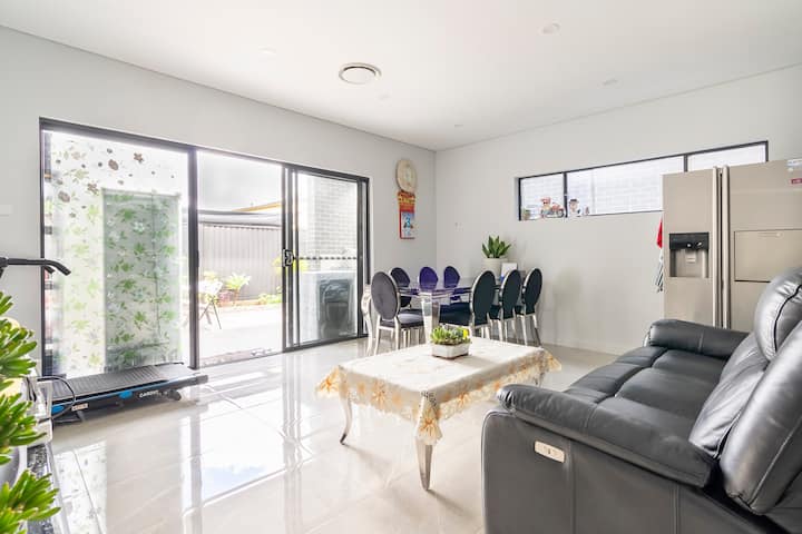 Room For Rent In Canley Heights Cbd - Fairfield