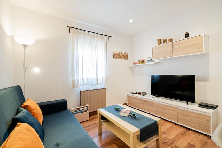 Apartment In Ventilla Metro Station - Madryt