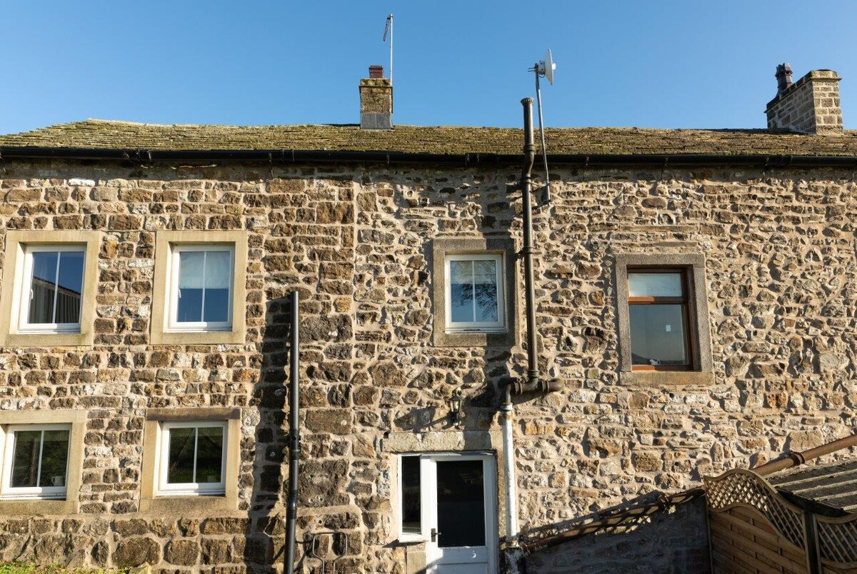 Stunning 3-Bedroom Farm Cottage with Fireplace - Cottages for Rent in ...