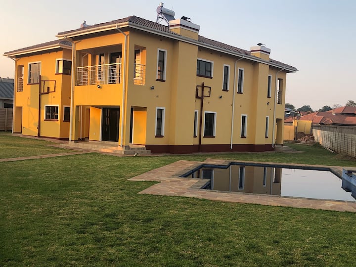 Pomona Bb House 7 Suites, Pool & Group Options - Harare