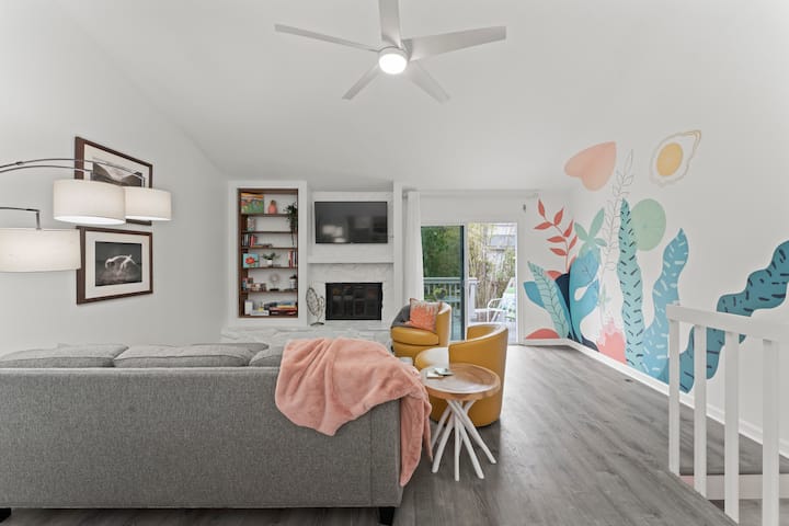 Walk To Beach & Dining | Firepit + Outdoor Spaces - Jacksonville, FL