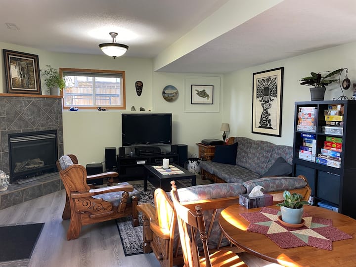 Close To Home Airbnb - Cochrane