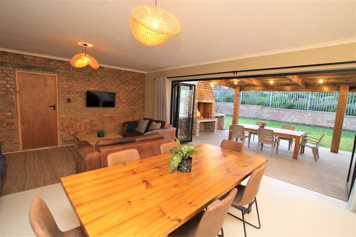 Modern Home - Walk To The Beach (No Load Shedding) - Plettenberg Bay