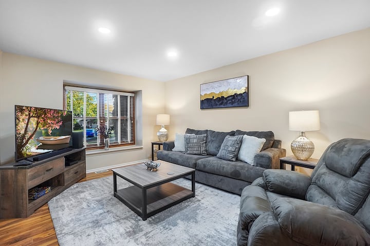Naperville Rental - Woodview Lane - Naperville, IL