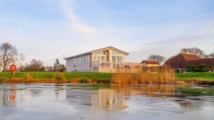 Breeze Lodge With Hot Tub - Mablethorpe