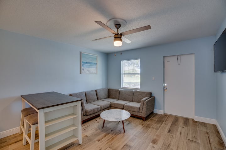 Discover Micco Charm, Just A Quick 23-min Drive To Wabasso Beach Park - Palm Bay