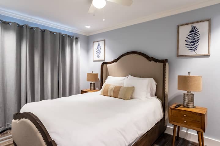 Luxury Suite ~Winds Of Change~ W/ Queen Bed - Fayetteville, NC