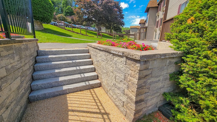 Seize The Seasons/ Fantastic Location! 3br Condo - Laconia, NH