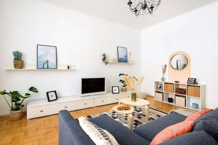 Spacious & Serene Downtown Home With Free Parking - Budapest