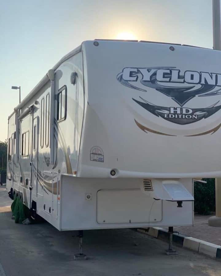 Rv 43 Feet For Rent - Abou Dabi