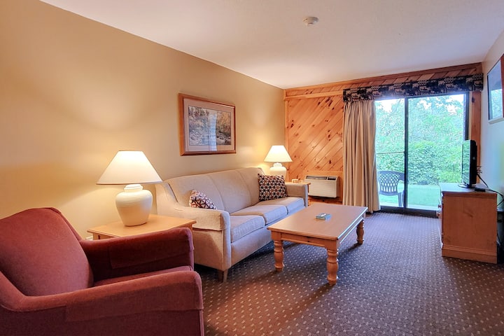 Laconia 2 Br Condo - Great Location To Weirs Beach - Laconia, NH