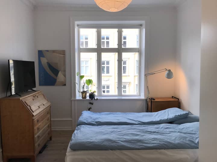 To Værelser Centralt I Byen, Med Stue - Copenhagen