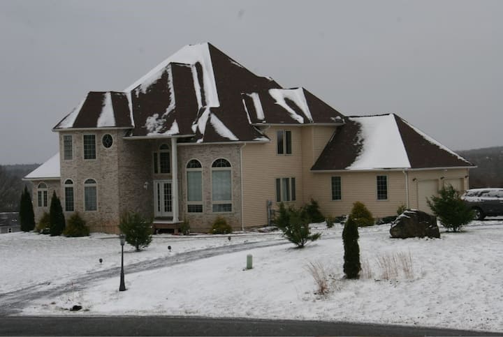 Chateau Home 5- Bedrooms - Tannersville, PA