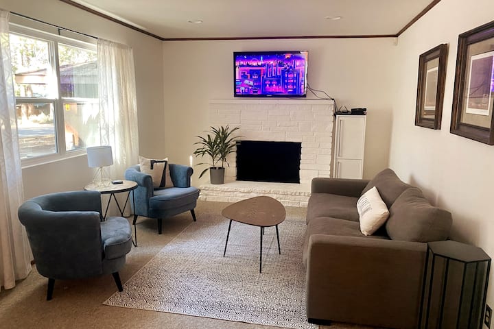 Cozy Chalet With Ac, Walk To Lake And Cafes - South Lake Tahoe, CA