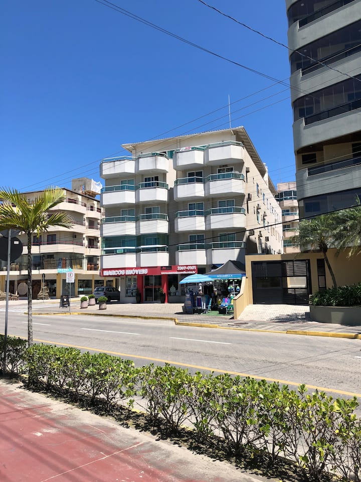 3 Dormitórios Avenida Principal Da Praia De Bombas - Bombinhas