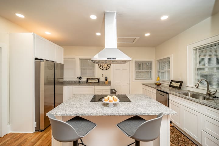 Bungalow Old Fourth Ward - 5 Beds 2 Full Bathrooms - Atlanta, GA