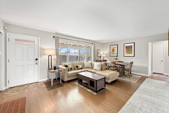 A Spacious & Comfortable Home Near Downtown Napa - 納帕