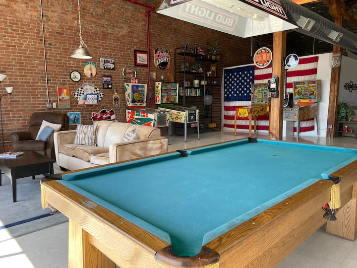 Eccentric And Fun Downtown Loft/ferris Wheel View - St. Louis, MO