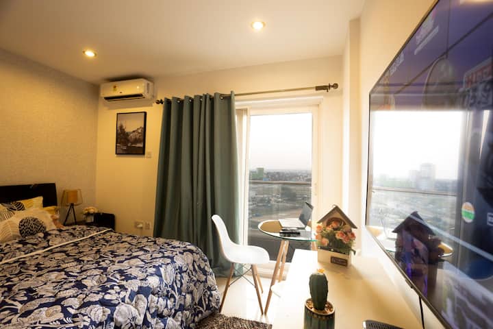 Modern Studio: 8th Floor Views Close To Airport - Ghana