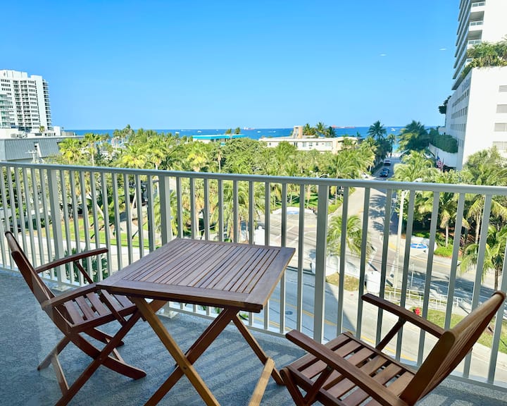 Oceanview Chic Stay - By The Beach With  Pool - Fort Lauderdale